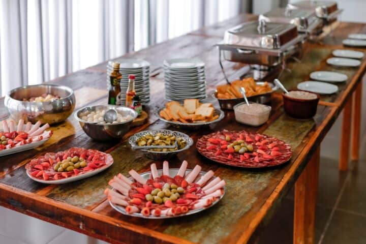 9 Tips for Setting Up a Buffet Table | Aleka's Get Together
