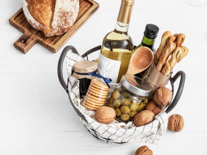 What To Bring As A Guest To A Dinner Party - Aleka's Get-Together