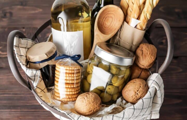 What To Bring As A Guest To A Dinner Party - Aleka's Get-Together