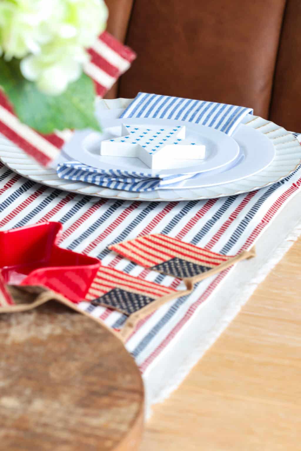 July 4th Tablescape Setting - Aleka's Get-Together